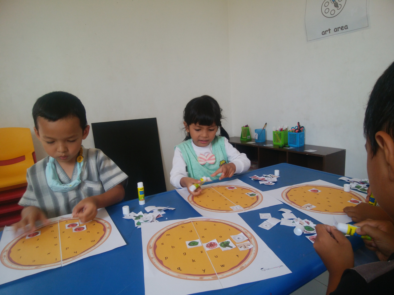 The Yummy Pizzas Alphabet Letter Activity. TeachersMag.com