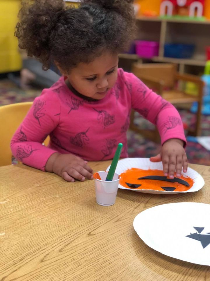 Paper Plate Jack O' Lantern Craft. TeachersMag.com