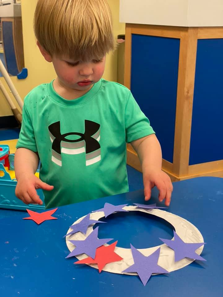 Making Patriotic Wreaths. TeachersMag.com