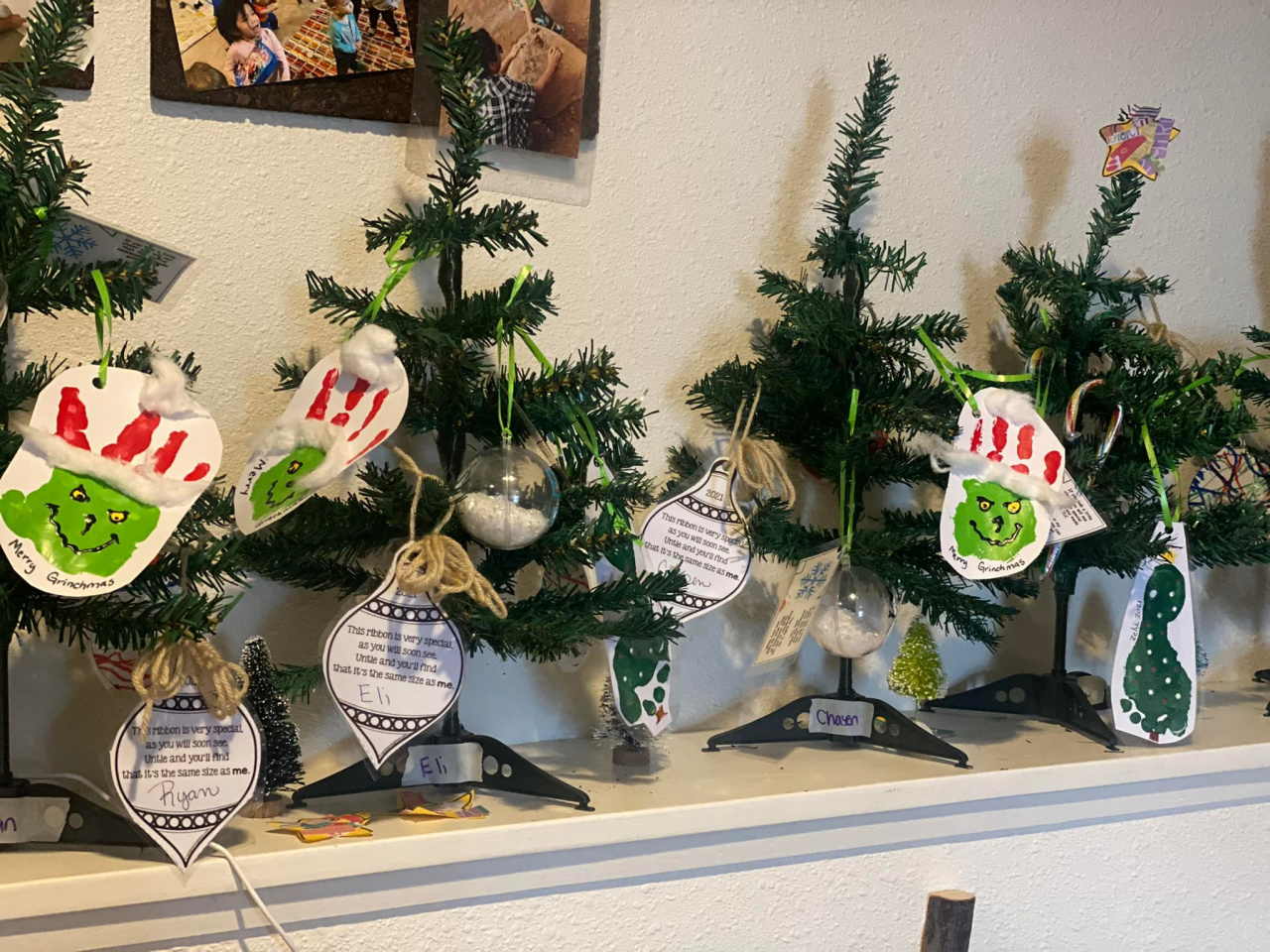 Grinch Handprint Ornament Craft. TeachersMag.com