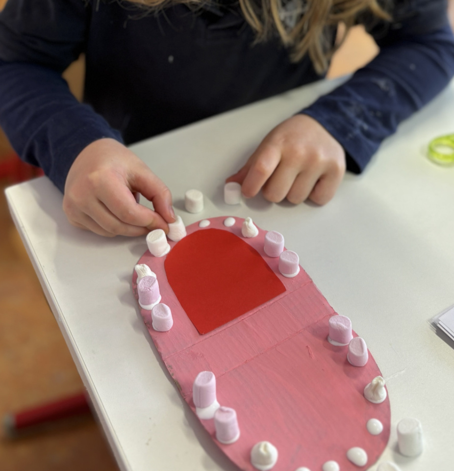 Dental health craft: mouth model. TeachersMag.com