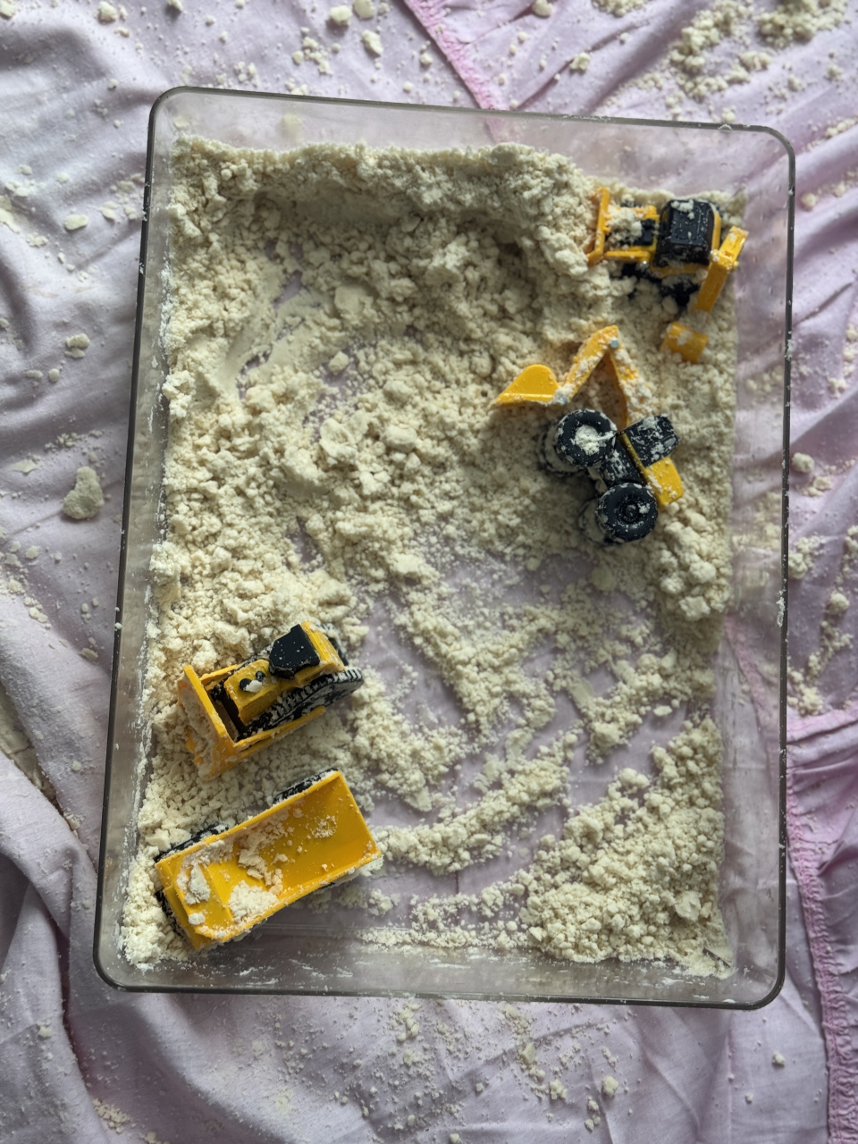 Construction Site - Sensory bin. TeachersMag.com