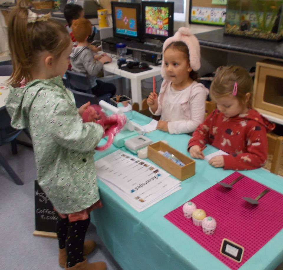 Education About Money with a Dramatic Play Preschool Cafe. TeachersMag.com
