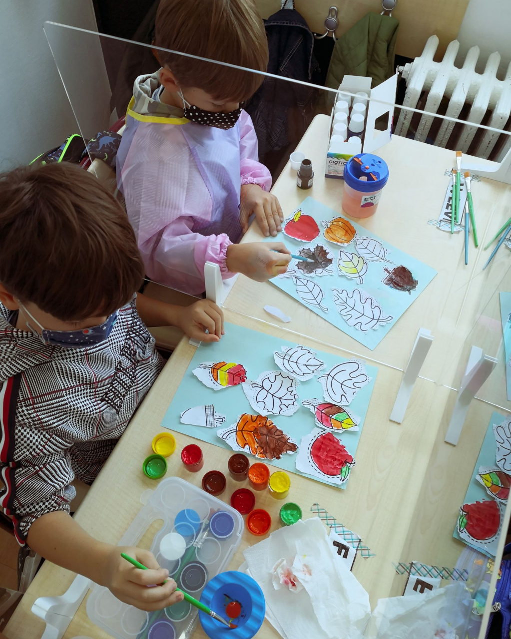 Art lesson - Autumn leaves painting. TeachersMag.com