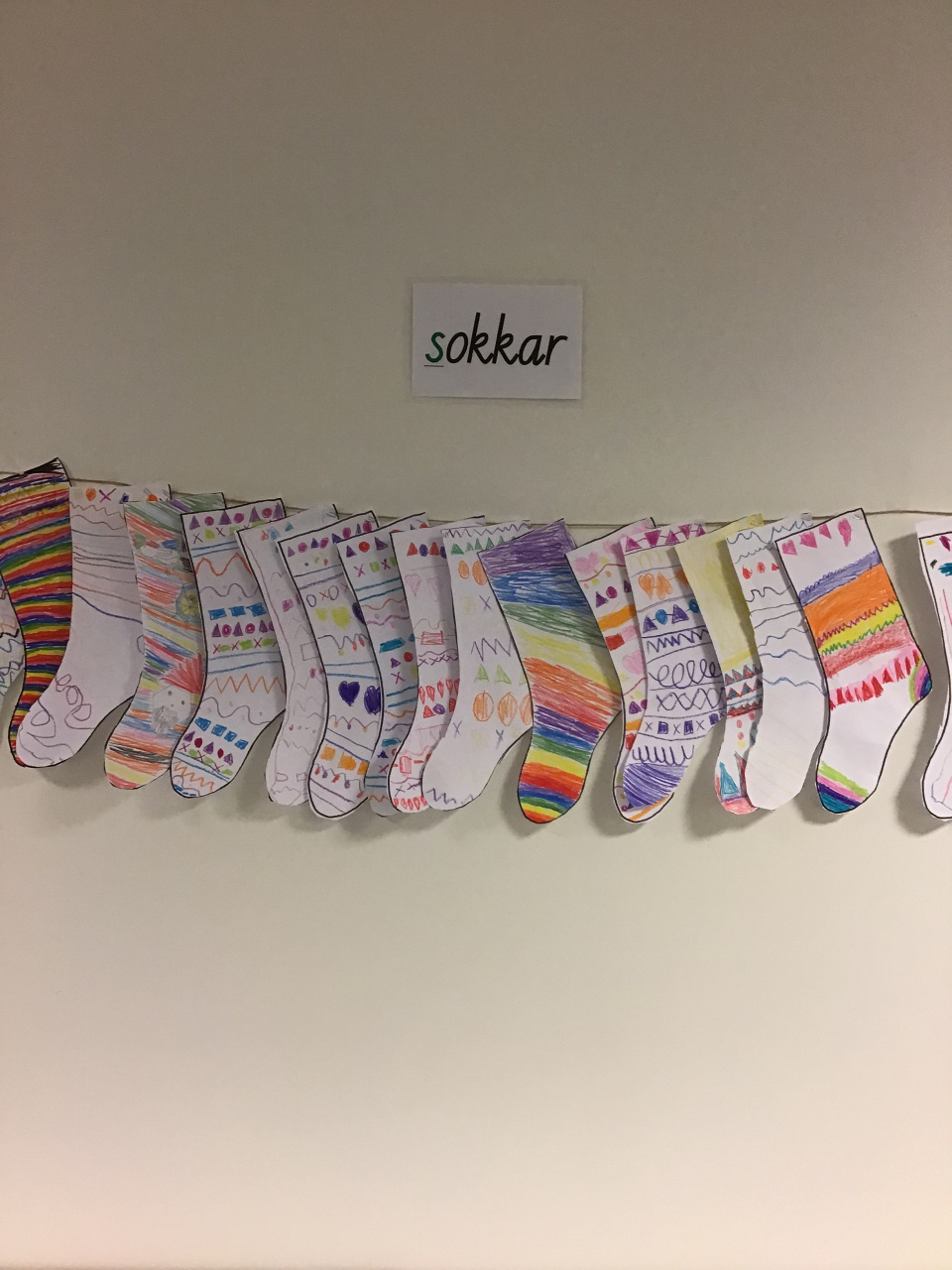 Connecting the letters in the alphabet. TeachersMag.com