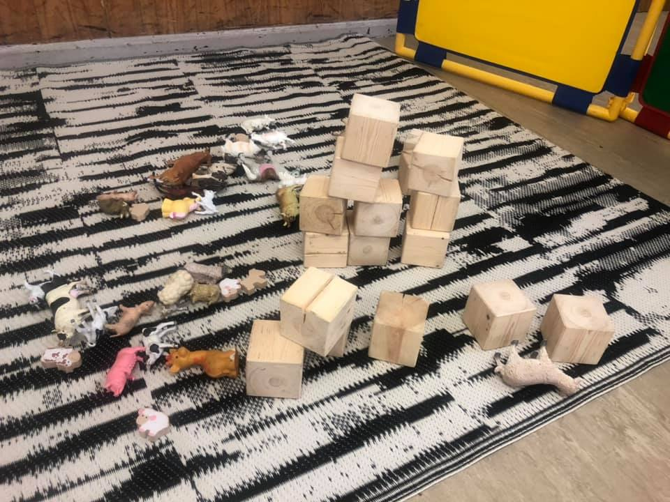 Three Little Pigs Tuff Tray/Sensory Experience. TeachersMag.com