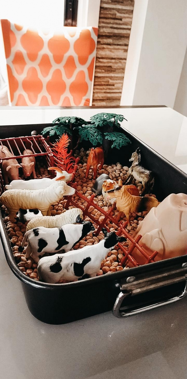 Pretend Milking a cow for farm animal week. TeachersMag.com