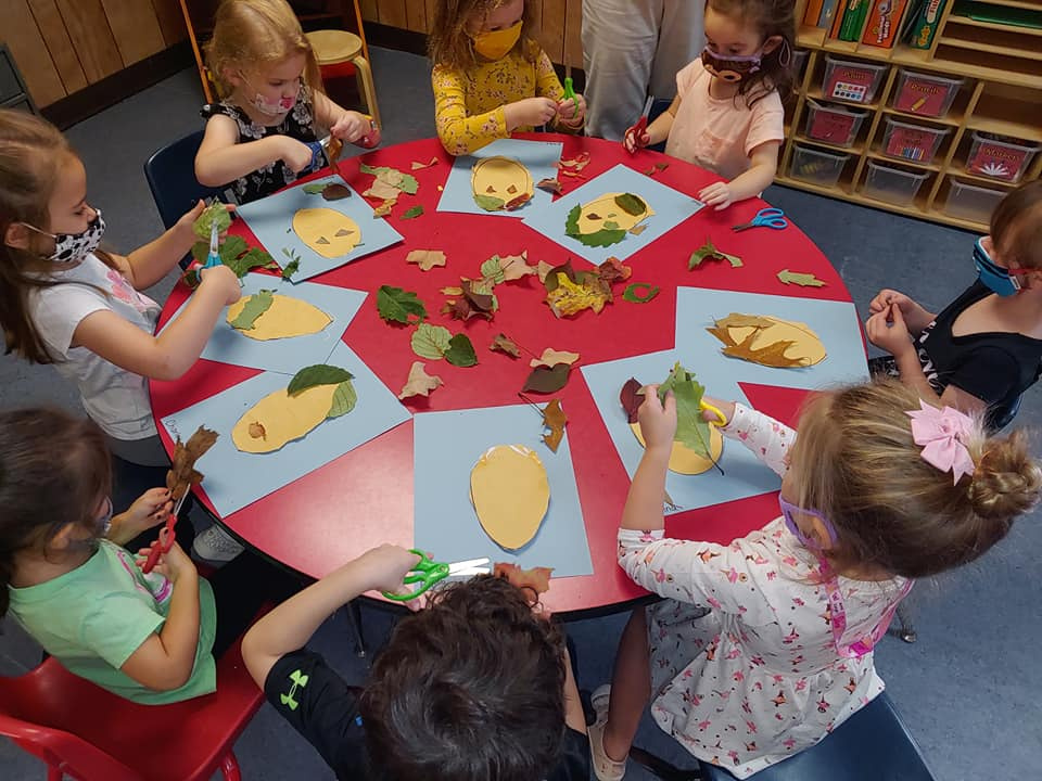 Making Leaf Faces. TeachersMag.com