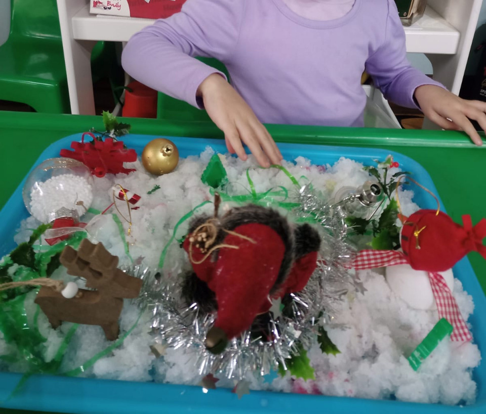 Christmas Sensory Bin Made From Diapers. TeachersMag.com