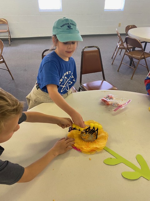 Bee Parts and Spreading Pollen. TeachersMag.com