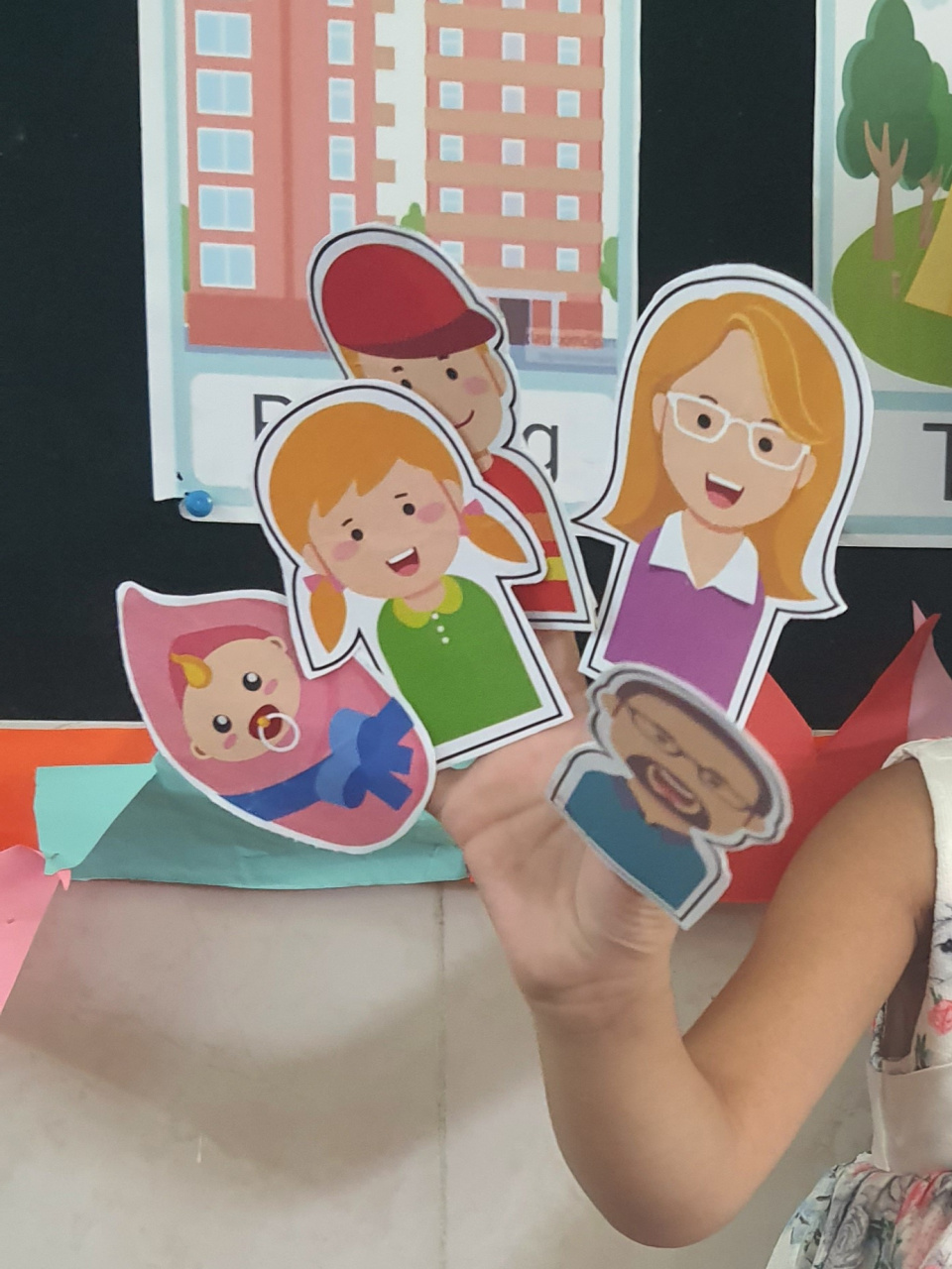 Finger family rhymes with finger puppets. TeachersMag.com