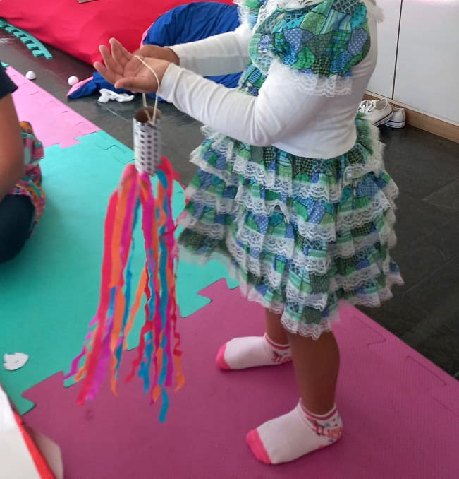 Hand kite to make with children. TeachersMag.com